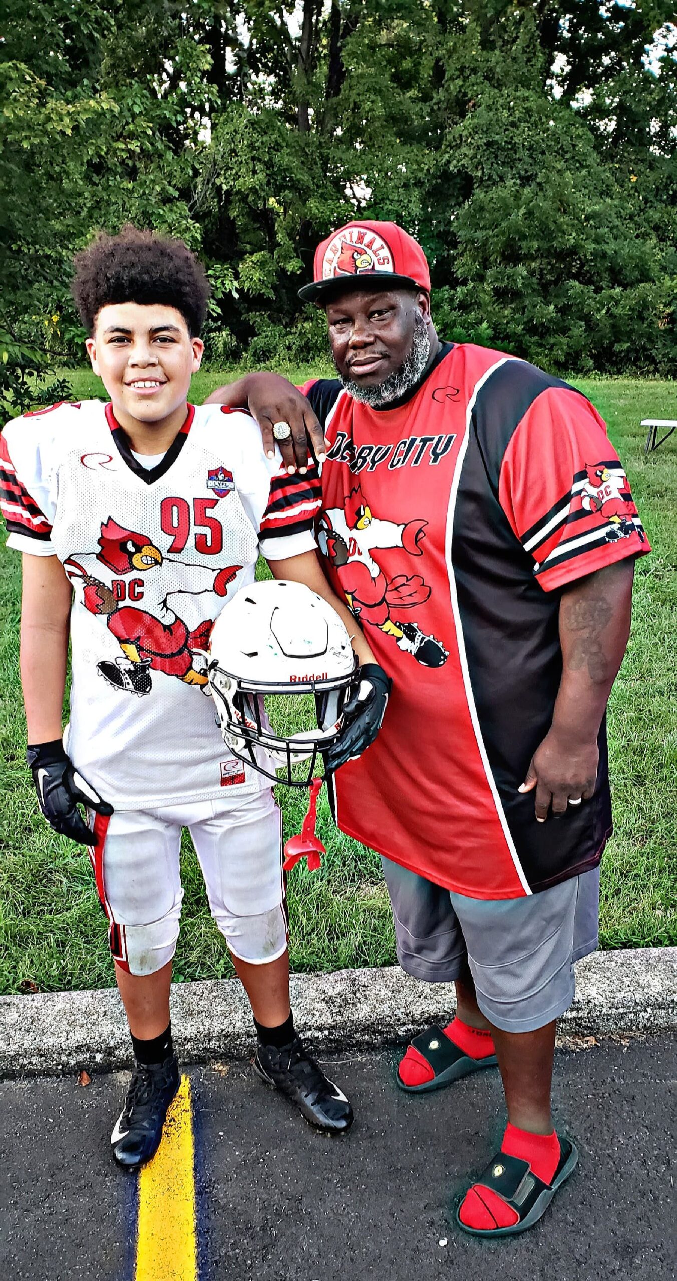 Derek Claxton, un orgullo hispano en el fútbol americano local